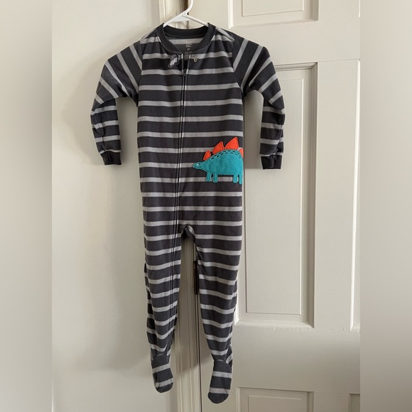 Carter's | One Pieces | Carters Zip Up Footed Pajamas Size 4t Gray ...